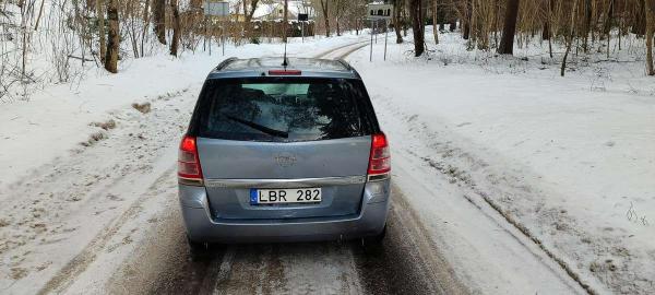 Grey Opel Zafira 2008 in Vilnius, with an engine capacity of 1.91 L and mileage of 354 thousand km for 999 €, photo 5 on AUTOMOTO.COM.LV