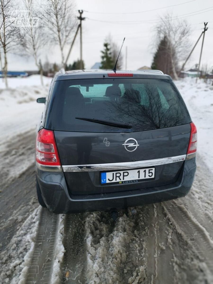 Grey Opel Zafira 2008 in Kretinga, with an engine capacity of 1.90 L and mileage of 455 thousand km for 1499 €, photo 6 on AUTOMOTO.COM.LV