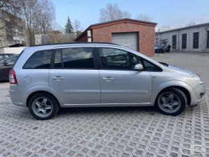 Pelēks Opel Zafira 2008 Alīta, ar dzinēja tilpumu 1.90 L un nobraukumu 220 tūkst. km par 1800 €, foto 4 vietnē AUTOMOTO.COM.LV