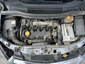Grey Opel Zafira 2008 in Siauliai, with an engine capacity of 1.90 L and mileage of 323 thousand km for 1500 €, photo 9 on AUTOMOTO.COM.LV