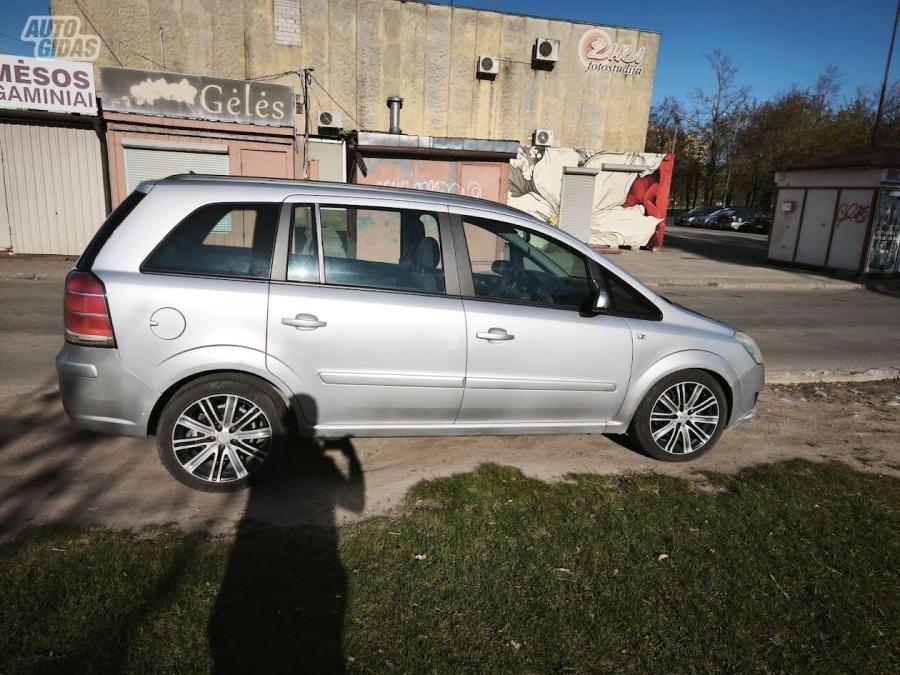 Pelēks Opel Zafira 2008 Panevēža, ar dzinēja tilpumu 1.90 L un nobraukumu 358 tūkst. km par 1800 €, foto 5 vietnē AUTOMOTO.COM.LV