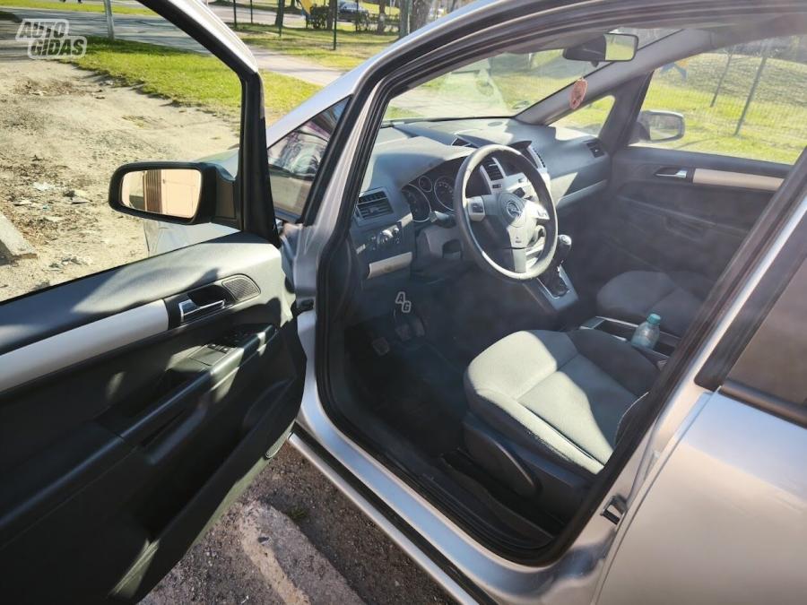 Pelēks Opel Zafira 2008 Panevēža, ar dzinēja tilpumu 1.90 L un nobraukumu 358 tūkst. km par 1800 €, foto 11 vietnē AUTOMOTO.COM.LV