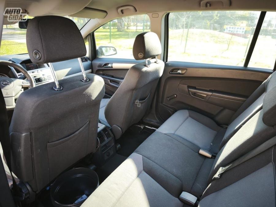 Pelēks Opel Zafira 2008 Panevēža, ar dzinēja tilpumu 1.90 L un nobraukumu 358 tūkst. km par 1800 €, foto 13 vietnē AUTOMOTO.COM.LV