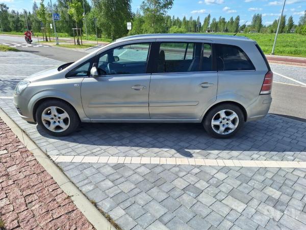 Grey Opel Zafira 2008 in Jelgava, with an engine capacity of 1.80 L and mileage of 460 thousand km for 800 €, photo 3 on AUTOMOTO.COM.LV