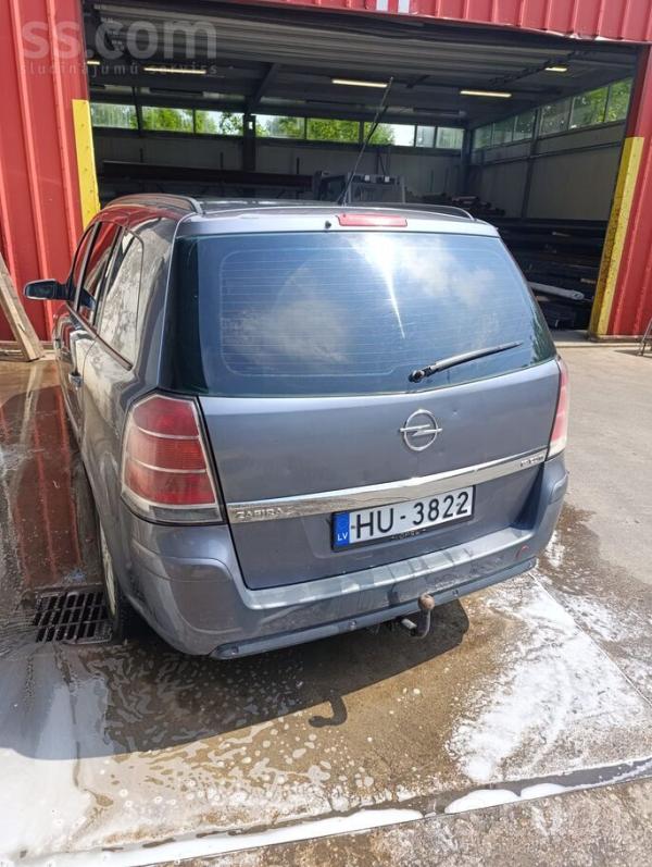 Pelēks Opel Zafira 2008 Liepāja, ar dzinēja tilpumu 1.90 L un nobraukumu 287 tūkst. km par 1300 €, foto 3 vietnē AUTOMOTO.COM.LV