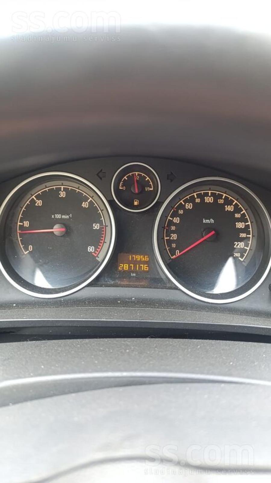 Pelēks Opel Zafira 2008 Liepāja, ar dzinēja tilpumu 1.90 L un nobraukumu 287 tūkst. km par 1300 €, foto 5 vietnē AUTOMOTO.COM.LV