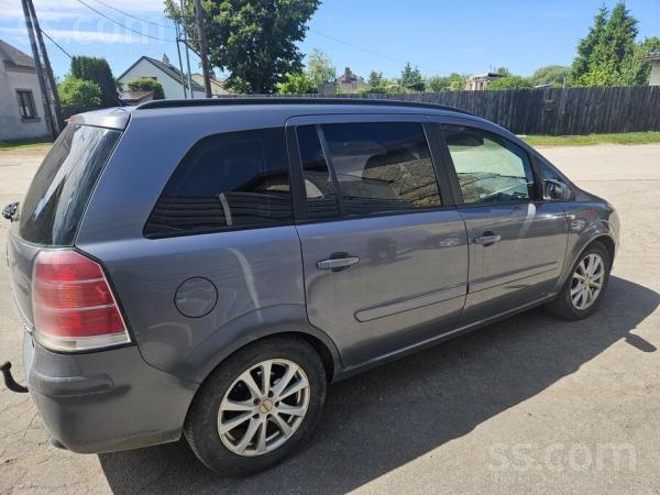 Grey Opel Zafira 2008 in Liepaja, with an engine capacity of 1.90 L and mileage of 287 thousand km for 1000 €, photo 4 on AUTOMOTO.COM.LV