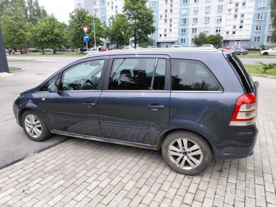 Grey Opel Zafira 2008 in Riga, with an engine capacity of 1.70 L and mileage of 330 thousand km for 890 €, photo 3 on AUTOMOTO.COM.LV