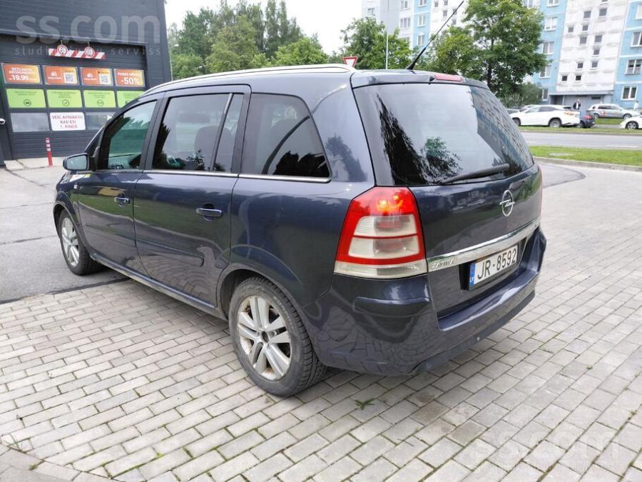 Grey Opel Zafira 2008 in Riga, with an engine capacity of 1.70 L and mileage of 330 thousand km for 890 €, photo 4 on AUTOMOTO.COM.LV