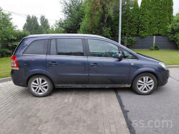 Pelēks Opel Zafira 2008 Rīga, ar dzinēja tilpumu 1.70 L un nobraukumu 330 tūkst. km par 890 €, foto 5 vietnē AUTOMOTO.COM.LV