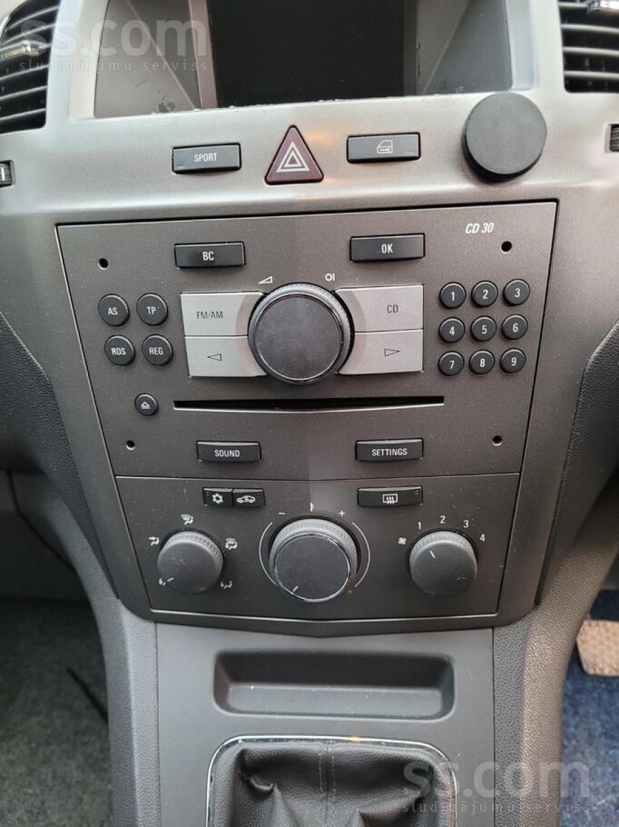Grey Opel Zafira 2008 in Bauska, with an engine capacity of 1.90 L and mileage of 225 thousand km for 1000 €, photo 5 on AUTOMOTO.COM.LV