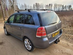 Grey Opel Zafira 2008 in Bauska, with an engine capacity of 1.90 L and mileage of 225 thousand km for 1000 €, photo 10 on AUTOMOTO.COM.LV