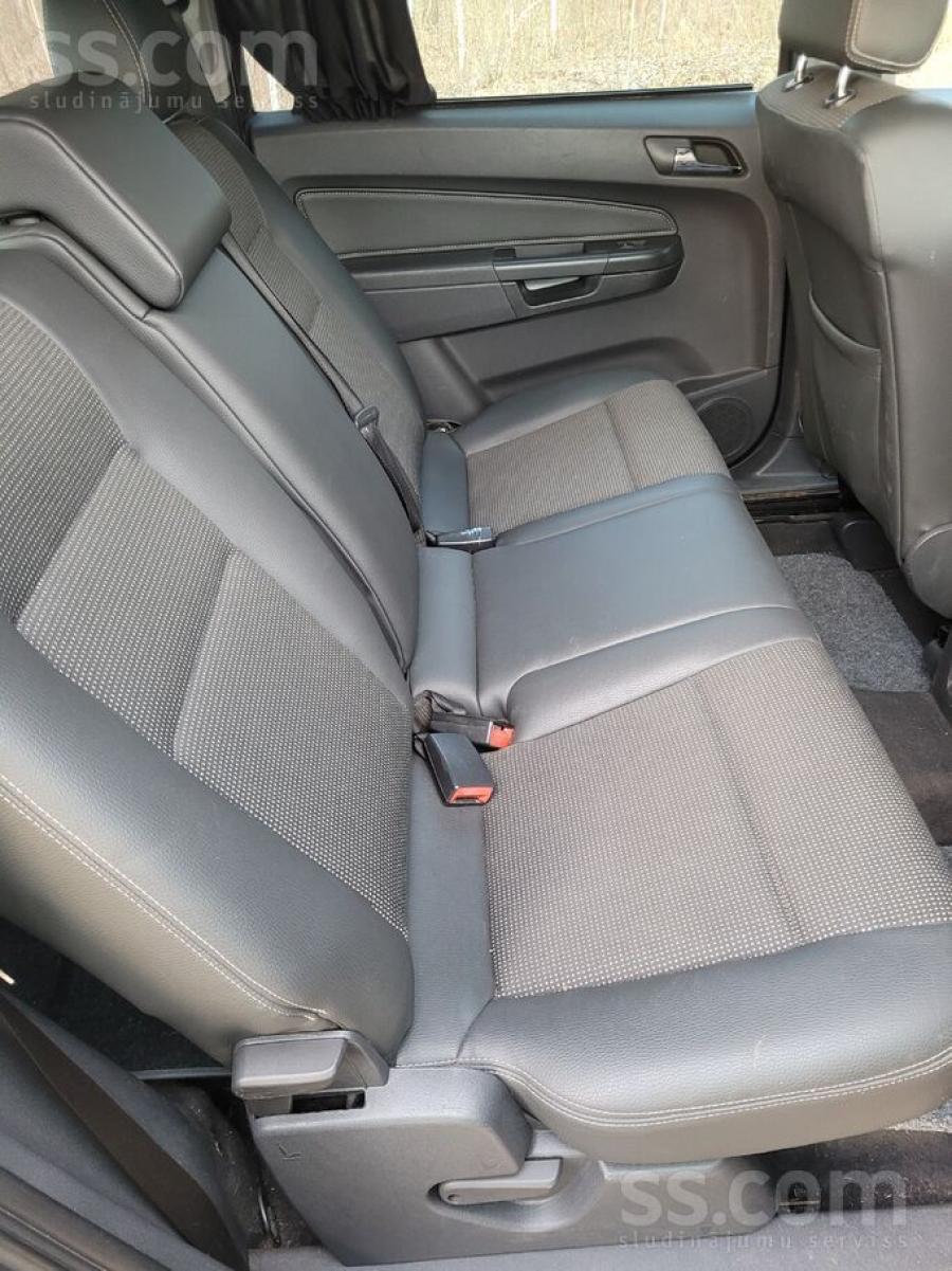 Grey Opel Zafira 2008 in Bauska, with an engine capacity of 1.90 L and mileage of 225 thousand km for 1000 €, photo 15 on AUTOMOTO.COM.LV