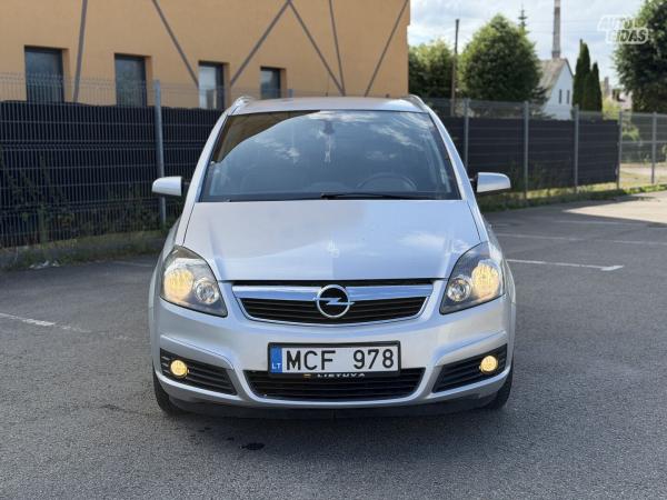 Grey Opel Zafira 2008 in Siauliai, with an engine capacity of 2.20 L and mileage of 300 thousand km for 1350 €, photo 2 on AUTOMOTO.COM.LV