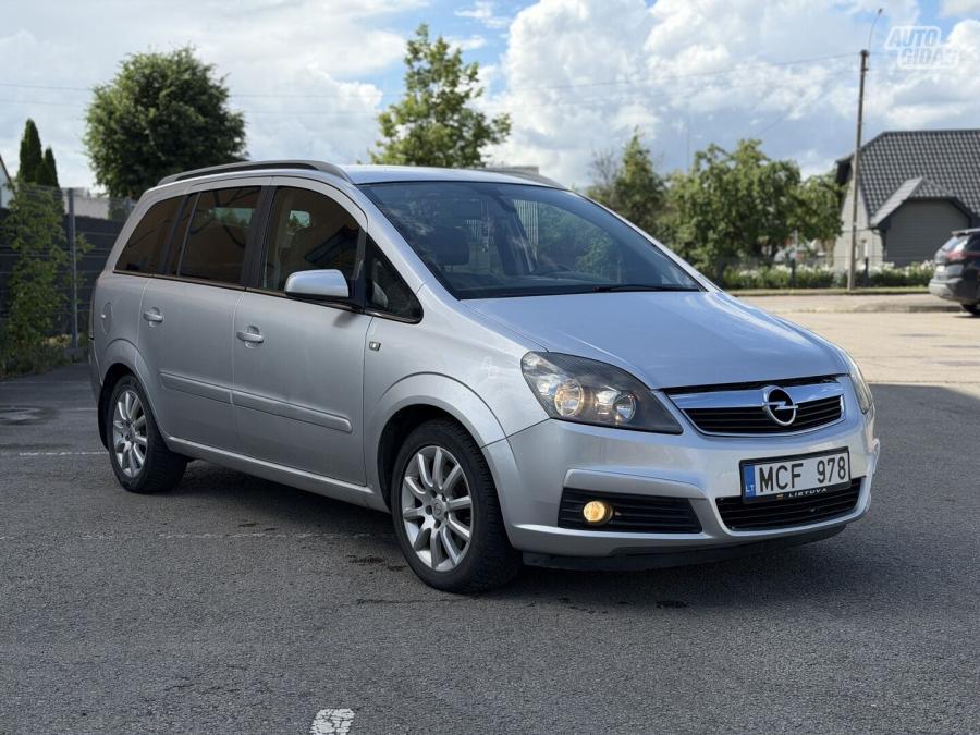 Grey Opel Zafira 2008 in Siauliai, with an engine capacity of 2.20 L and mileage of 300 thousand km for 1350 €, photo 4 on AUTOMOTO.COM.LV