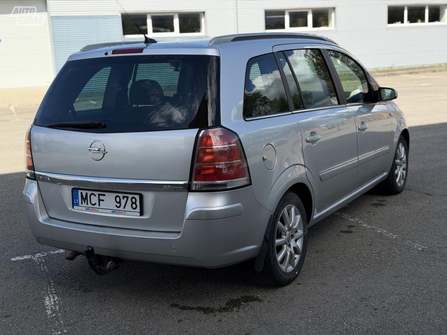 Grey Opel Zafira 2008 in Siauliai, with an engine capacity of 2.20 L and mileage of 300 thousand km for 1350 €, photo 5 on AUTOMOTO.COM.LV