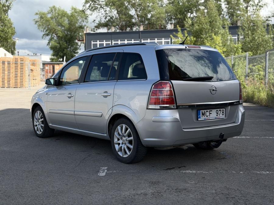 Grey Opel Zafira 2008 in Siauliai, with an engine capacity of 2.20 L and mileage of 300 thousand km for 1350 €, photo 7 on AUTOMOTO.COM.LV