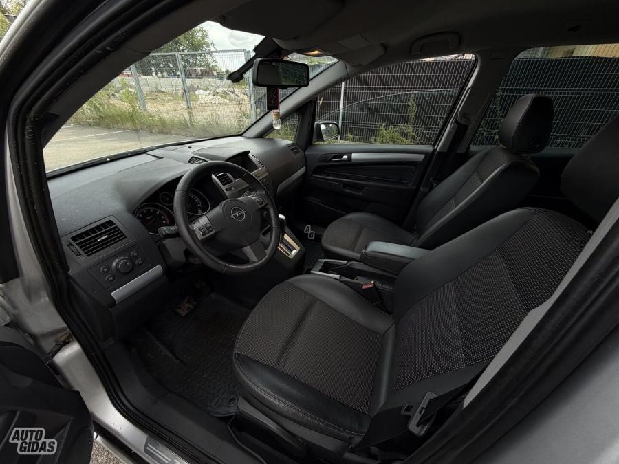 Grey Opel Zafira 2008 in Siauliai, with an engine capacity of 2.20 L and mileage of 300 thousand km for 1350 €, photo 9 on AUTOMOTO.COM.LV