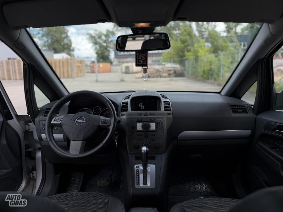 Grey Opel Zafira 2008 in Siauliai, with an engine capacity of 2.20 L and mileage of 300 thousand km for 1350 €, photo 13 on AUTOMOTO.COM.LV