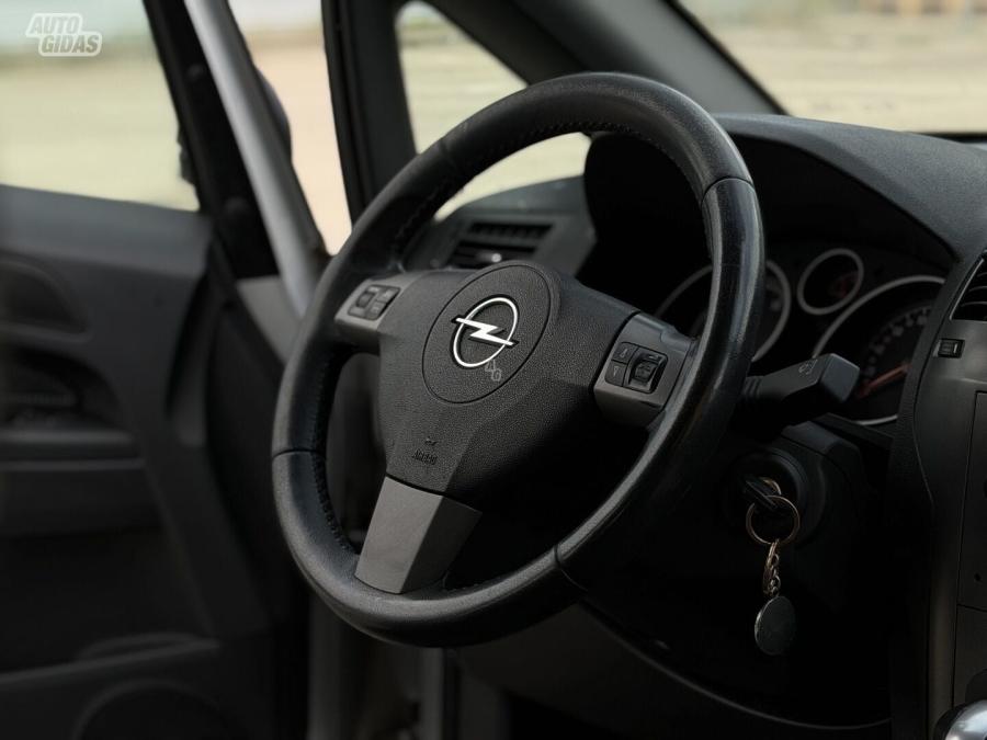 Grey Opel Zafira 2008 in Siauliai, with an engine capacity of 2.20 L and mileage of 300 thousand km for 1350 €, photo 15 on AUTOMOTO.COM.LV
