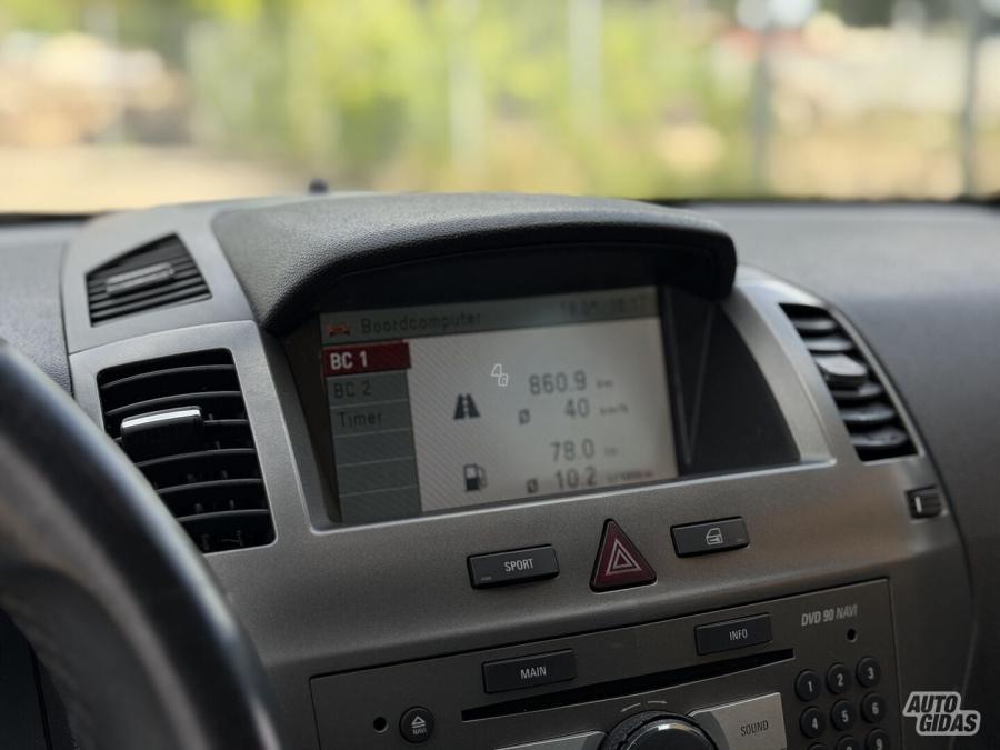 Grey Opel Zafira 2008 in Siauliai, with an engine capacity of 2.20 L and mileage of 300 thousand km for 1350 €, photo 18 on AUTOMOTO.COM.LV