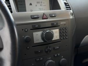 Grey Opel Zafira 2008 in Siauliai, with an engine capacity of 2.20 L and mileage of 300 thousand km for 1350 €, photo 19 on AUTOMOTO.COM.LV