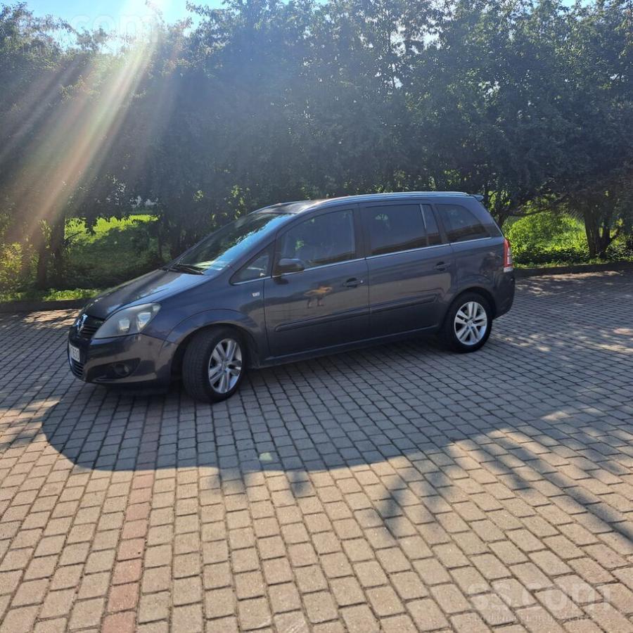 Grey Opel Zafira 2008 in Dobele, with an engine capacity of 1.70 L and mileage of 269 thousand km for 1700 €, photo 2 on AUTOMOTO.COM.LV