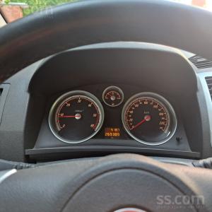 Grey Opel Zafira 2008 in Dobele, with an engine capacity of 1.70 L and mileage of 269 thousand km for 1700 €, photo 16 on AUTOMOTO.COM.LV