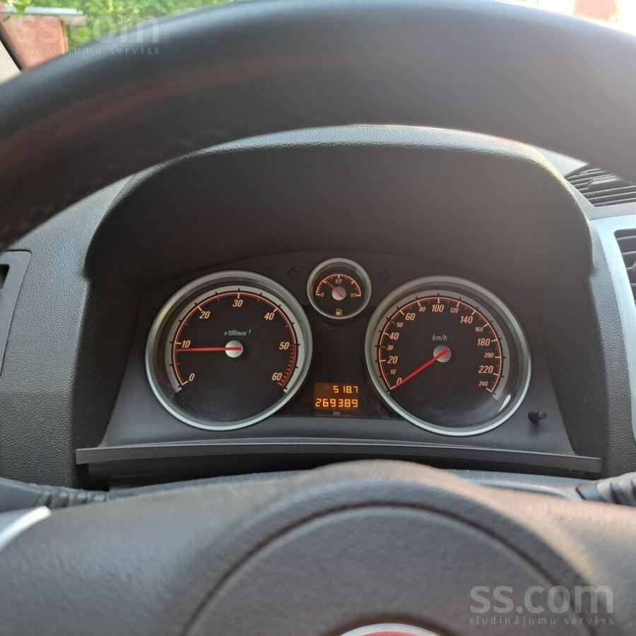 Grey Opel Zafira 2008 in Dobele, with an engine capacity of 1.70 L and mileage of 269 thousand km for 1700 €, photo 17 on AUTOMOTO.COM.LV
