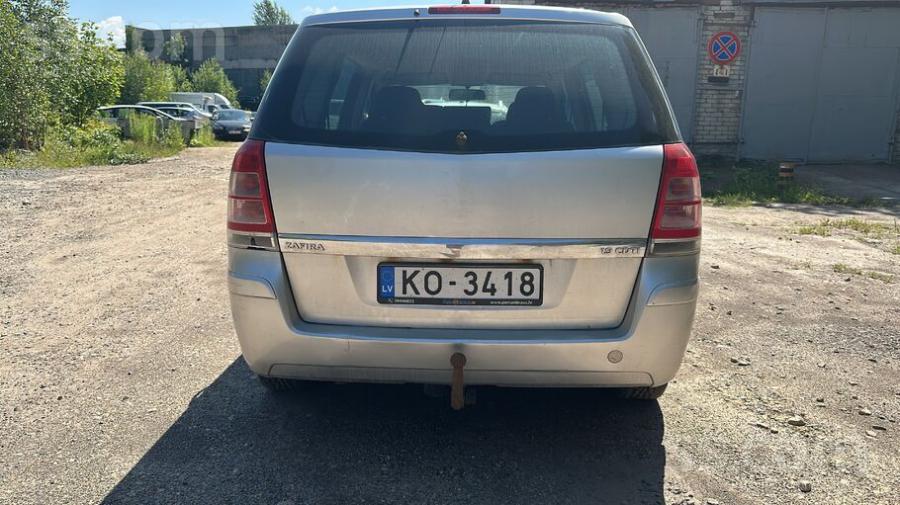 Pelēks Opel Zafira 2008 Rīga, ar dzinēja tilpumu 2.00 L un nobraukumu 300 tūkst. km par 800 €, foto 1 vietnē AUTOMOTO.COM.LV