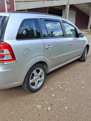 Pelēks Opel Zafira 2008 Rietavas, ar dzinēja tilpumu 1.91 L un nobraukumu 273 tūkst. km par 1400 €, foto 3 vietnē AUTOMOTO.COM.LV