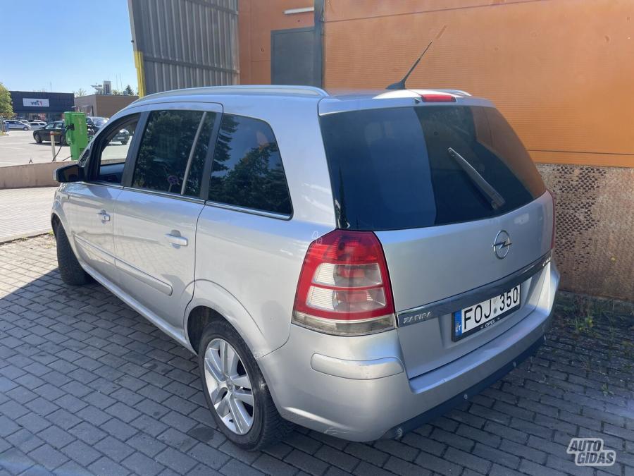 Grey Opel Zafira 2008 in Alytus, with an engine capacity of 1.90 L and mileage of 397 thousand km for 1350 €, photo 4 on AUTOMOTO.COM.LV