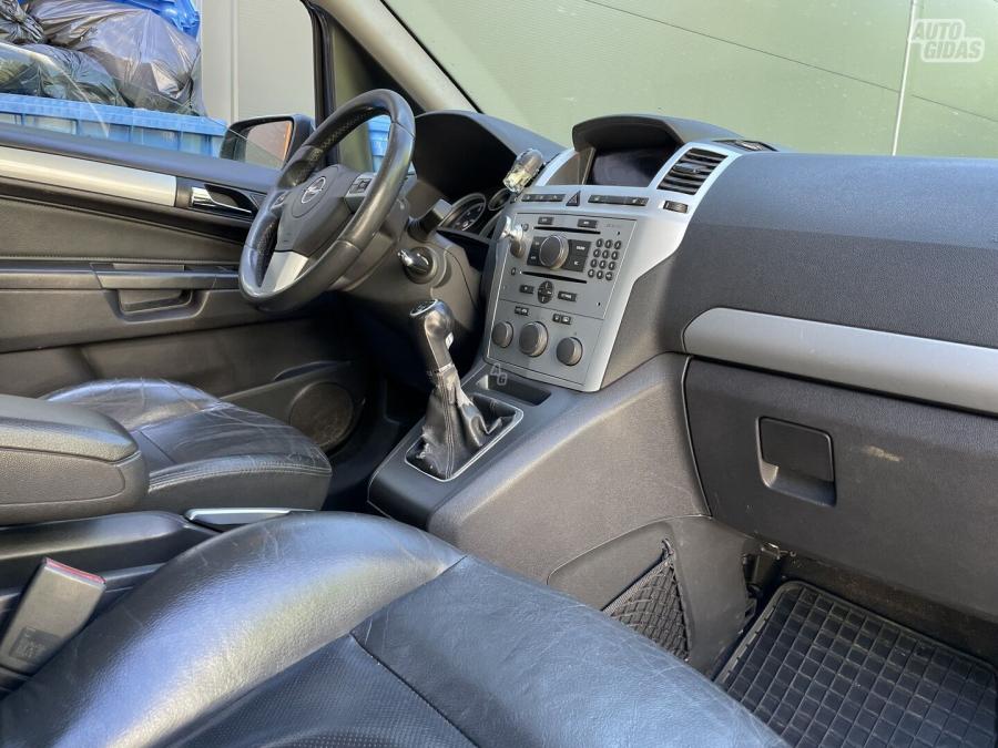 Grey Opel Zafira 2008 in Alytus, with an engine capacity of 1.90 L and mileage of 397 thousand km for 1350 €, photo 19 on AUTOMOTO.COM.LV
