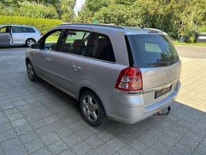 Grey Opel Zafira 2008 in Kaunas, with an engine capacity of 1.60 L and mileage of 218 thousand km for 1750 €, photo 3 on AUTOMOTO.COM.LV