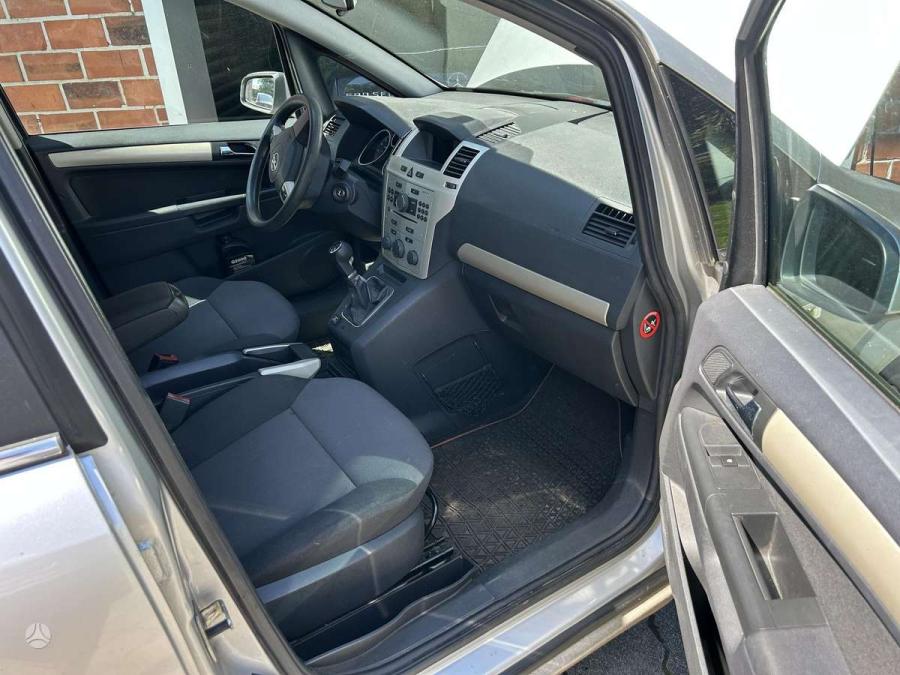Grey Opel Zafira 2008 in Kaunas, with an engine capacity of 1.60 L and mileage of 218 thousand km for 1750 €, photo 9 on AUTOMOTO.COM.LV