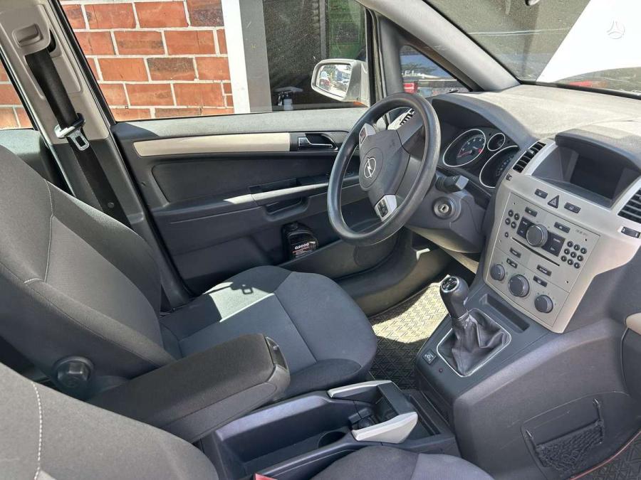 Grey Opel Zafira 2008 in Kaunas, with an engine capacity of 1.60 L and mileage of 218 thousand km for 1750 €, photo 10 on AUTOMOTO.COM.LV