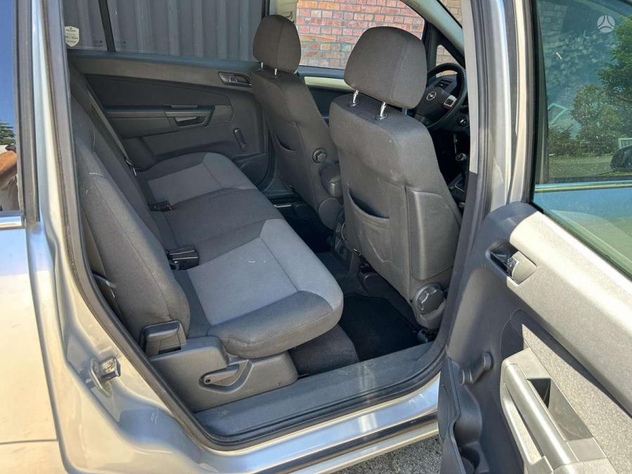 Grey Opel Zafira 2008 in Kaunas, with an engine capacity of 1.60 L and mileage of 218 thousand km for 1750 €, photo 11 on AUTOMOTO.COM.LV