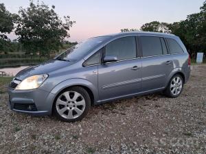 Grey Opel Zafira 2008 in Saldus, with an engine capacity of 1.90 L and mileage of 260 thousand km for 1850 €, photo 4 on AUTOMOTO.COM.LV