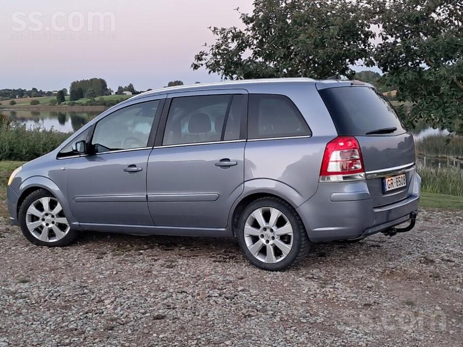 Grey Opel Zafira 2008 in Saldus, with an engine capacity of 1.90 L and mileage of 260 thousand km for 1850 €, photo 7 on AUTOMOTO.COM.LV
