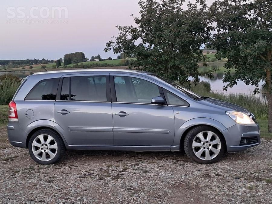 Grey Opel Zafira 2008 in Saldus, with an engine capacity of 1.90 L and mileage of 260 thousand km for 1850 €, photo 12 on AUTOMOTO.COM.LV