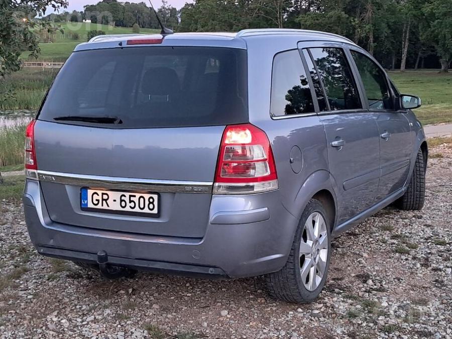 Grey Opel Zafira 2008 in Saldus, with an engine capacity of 1.90 L and mileage of 260 thousand km for 1850 €, photo 14 on AUTOMOTO.COM.LV
