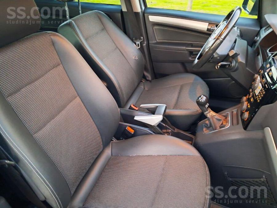Grey Opel Zafira 2008 in Saldus, with an engine capacity of 1.90 L and mileage of 260 thousand km for 1850 €, photo 18 on AUTOMOTO.COM.LV