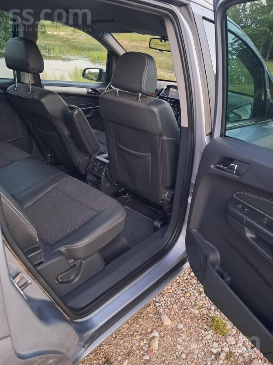 Grey Opel Zafira 2008 in Saldus, with an engine capacity of 1.90 L and mileage of 260 thousand km for 1850 €, photo 19 on AUTOMOTO.COM.LV