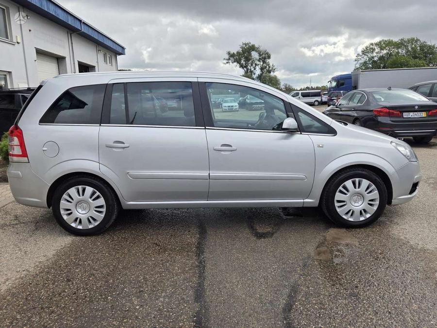 Grey Opel Zafira 2008 in Marijampole, with an engine capacity of 1.80 L and mileage of 237 thousand km for 2699 €, photo 4 on AUTOMOTO.COM.LV