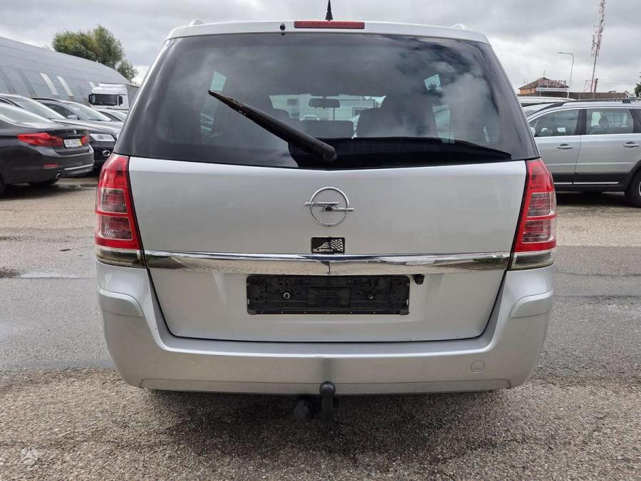 Grey Opel Zafira 2008 in Marijampole, with an engine capacity of 1.80 L and mileage of 237 thousand km for 2699 €, photo 6 on AUTOMOTO.COM.LV