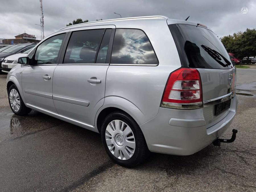 Grey Opel Zafira 2008 in Marijampole, with an engine capacity of 1.80 L and mileage of 237 thousand km for 2699 €, photo 7 on AUTOMOTO.COM.LV