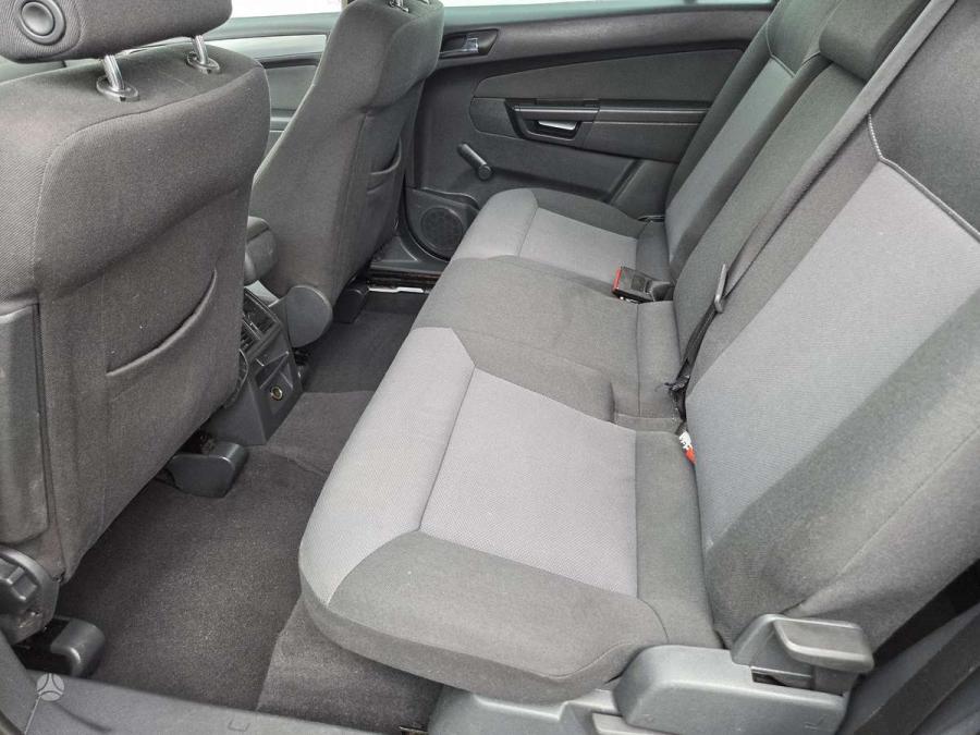 Grey Opel Zafira 2008 in Marijampole, with an engine capacity of 1.80 L and mileage of 237 thousand km for 2699 €, photo 12 on AUTOMOTO.COM.LV