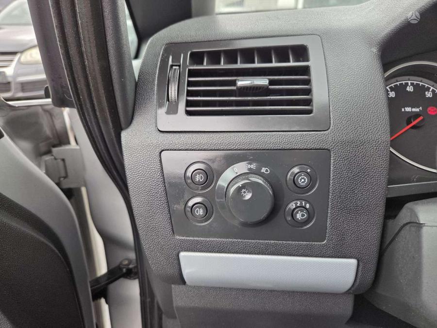 Grey Opel Zafira 2008 in Marijampole, with an engine capacity of 1.80 L and mileage of 237 thousand km for 2699 €, photo 17 on AUTOMOTO.COM.LV