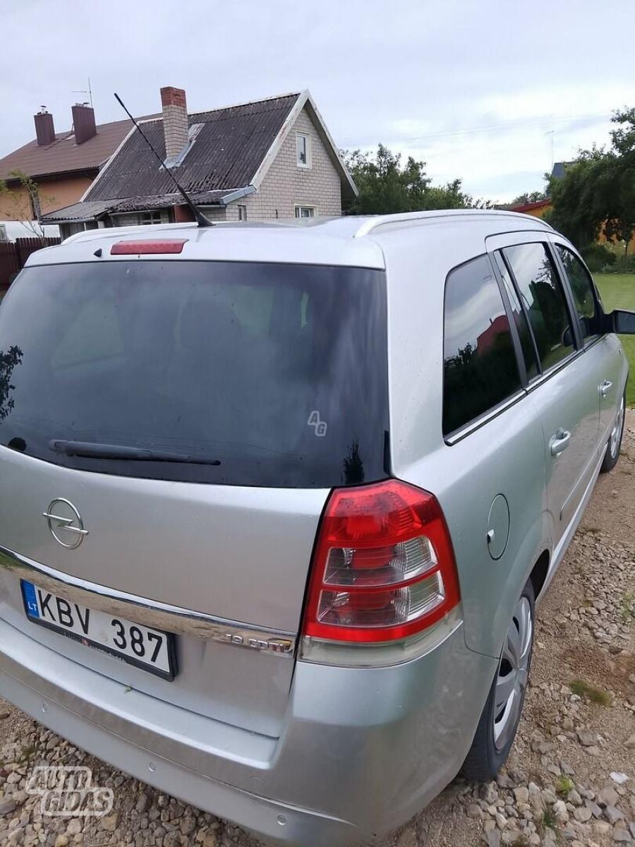 Grey Opel Zafira 2008 in Silute, with an engine capacity of 1.90 L and mileage of 265 thousand km for 1750 €, photo 4 on AUTOMOTO.COM.LV