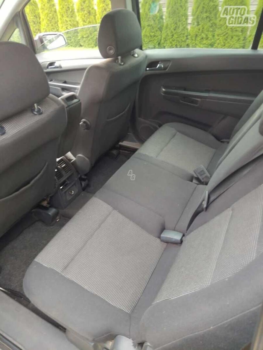 Grey Opel Zafira 2008 in Silute, with an engine capacity of 1.90 L and mileage of 265 thousand km for 1750 €, photo 8 on AUTOMOTO.COM.LV